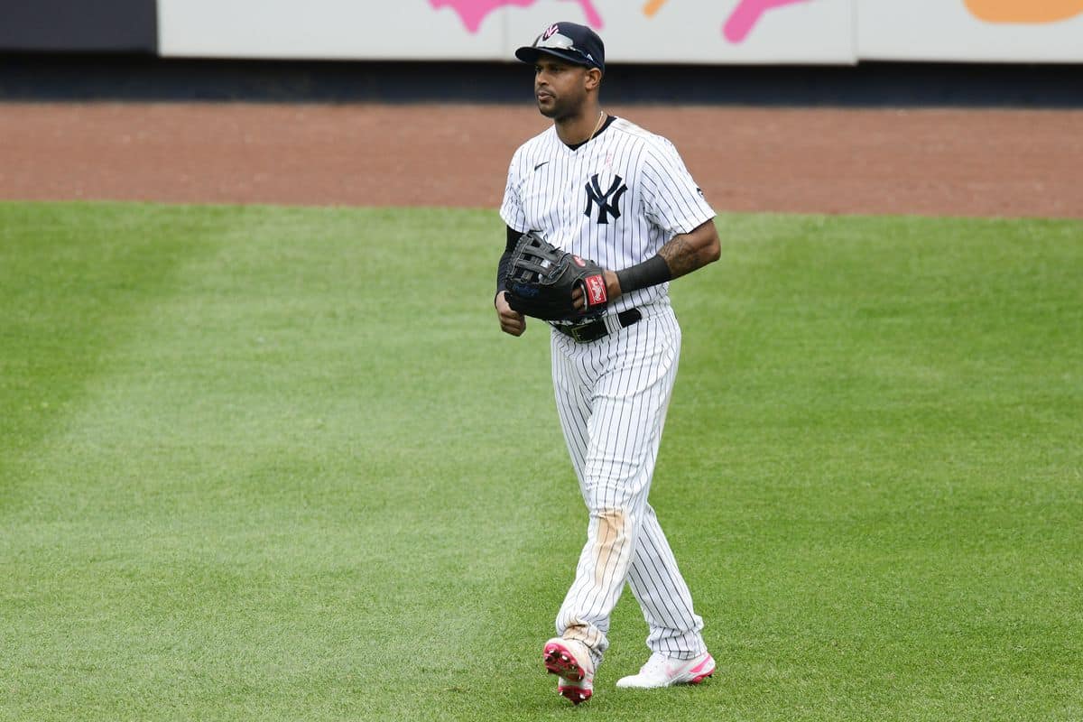 Aaron Hicks a été hué une fois de plus au Yankee Stadium hier soir ...